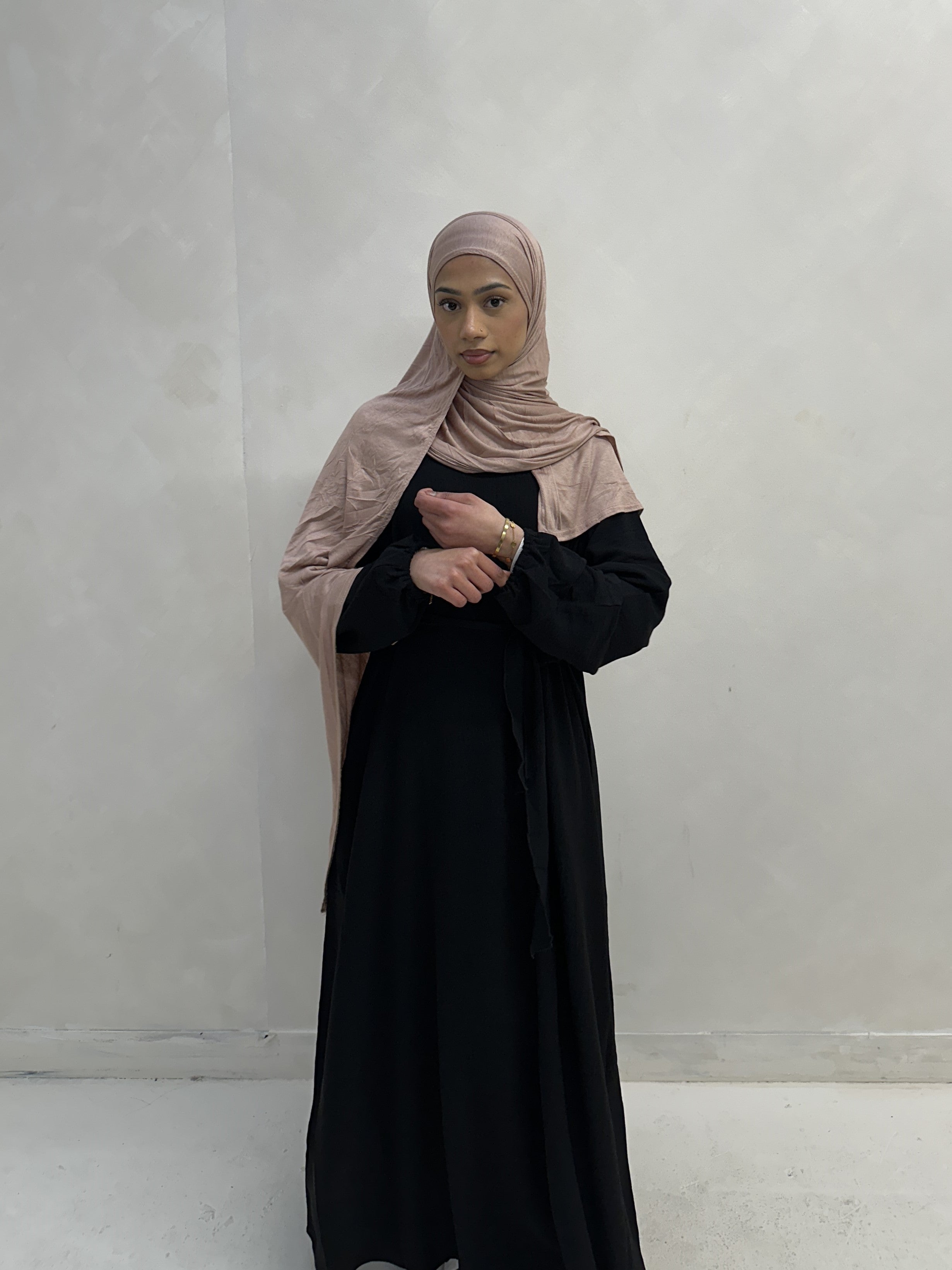 Plain Closed Abaya Black – ChowdhuryDress